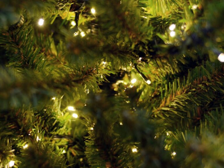 The Best Christmas Tree Lights Hack for That Glowy Holiday Look ...